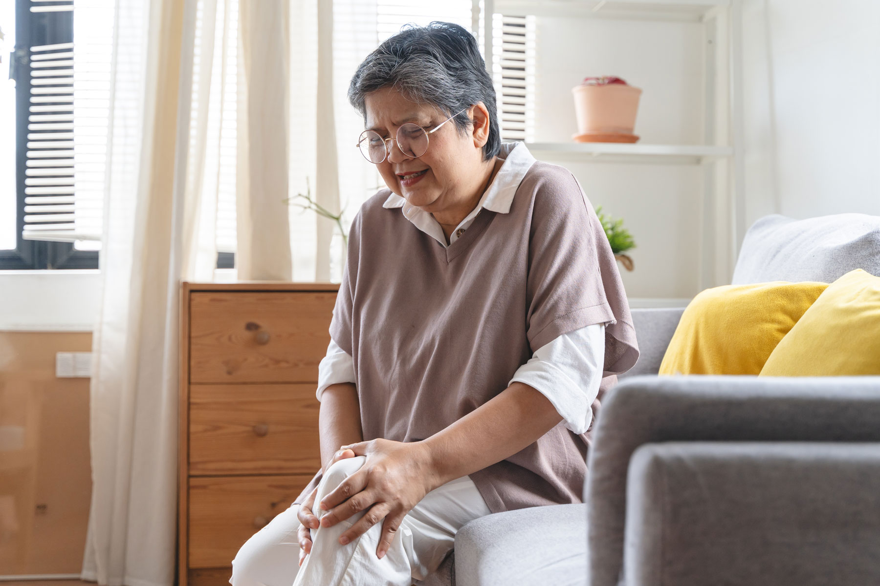 Understanding and Managing Chronic Pain in Seniors - Buckner ...